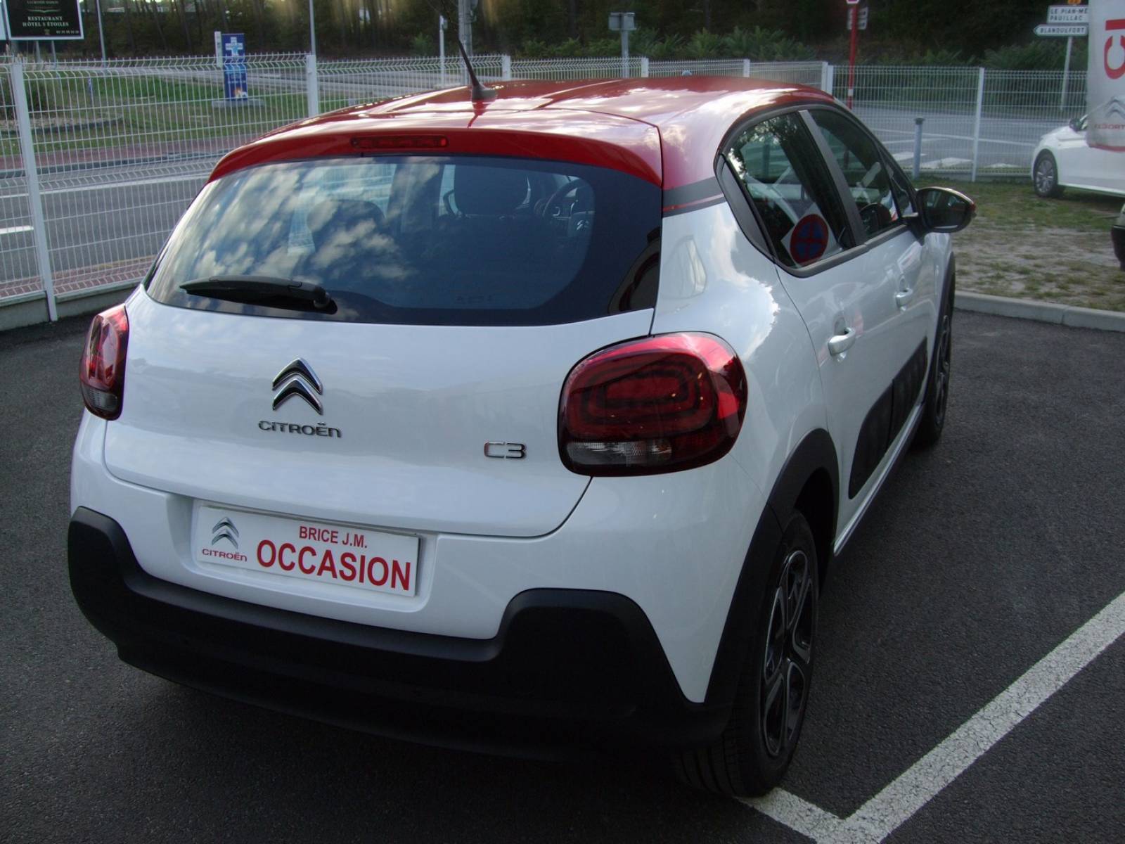 Commander Citroen c3 shine puretech 82 business blanche toit rouge au ...